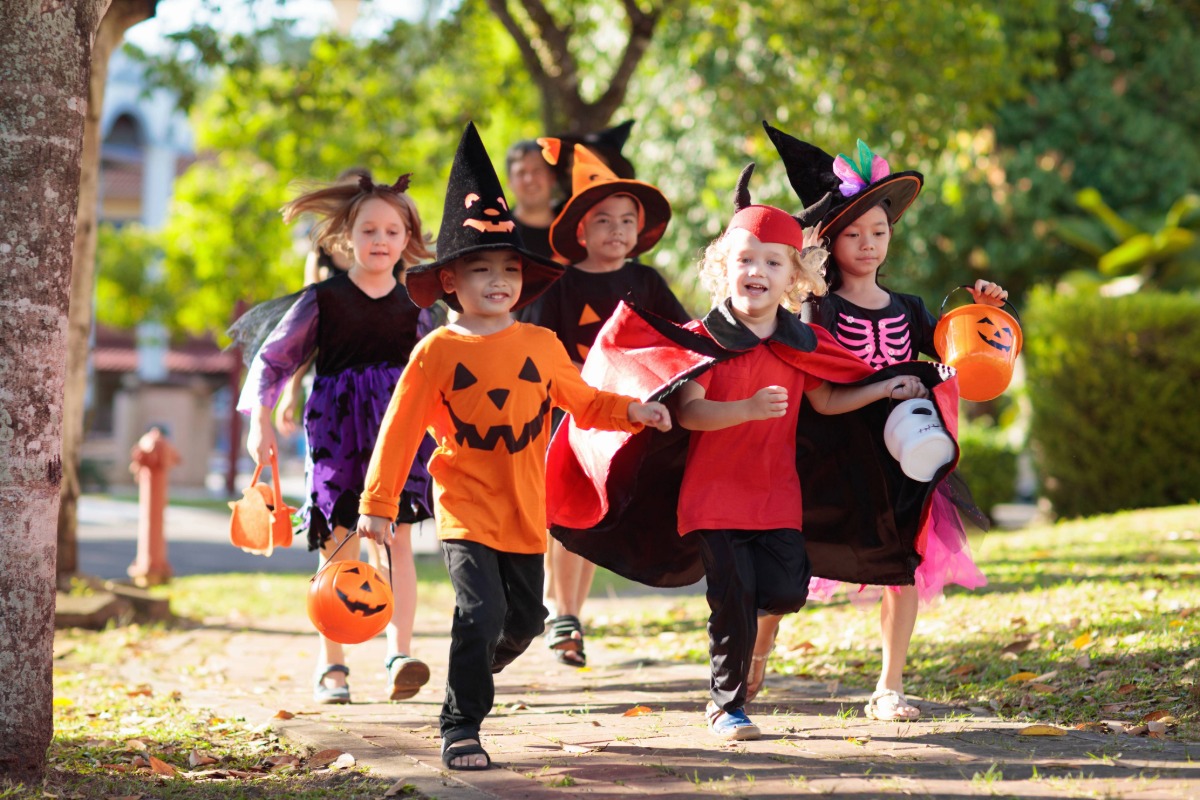 7 Halloween Safety Tips for Kids to Keep it Spooky and Safe ...
